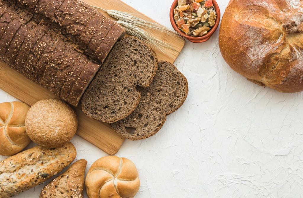 ¿Qué diferencias reales existen entre el pan normal y el pan integral?